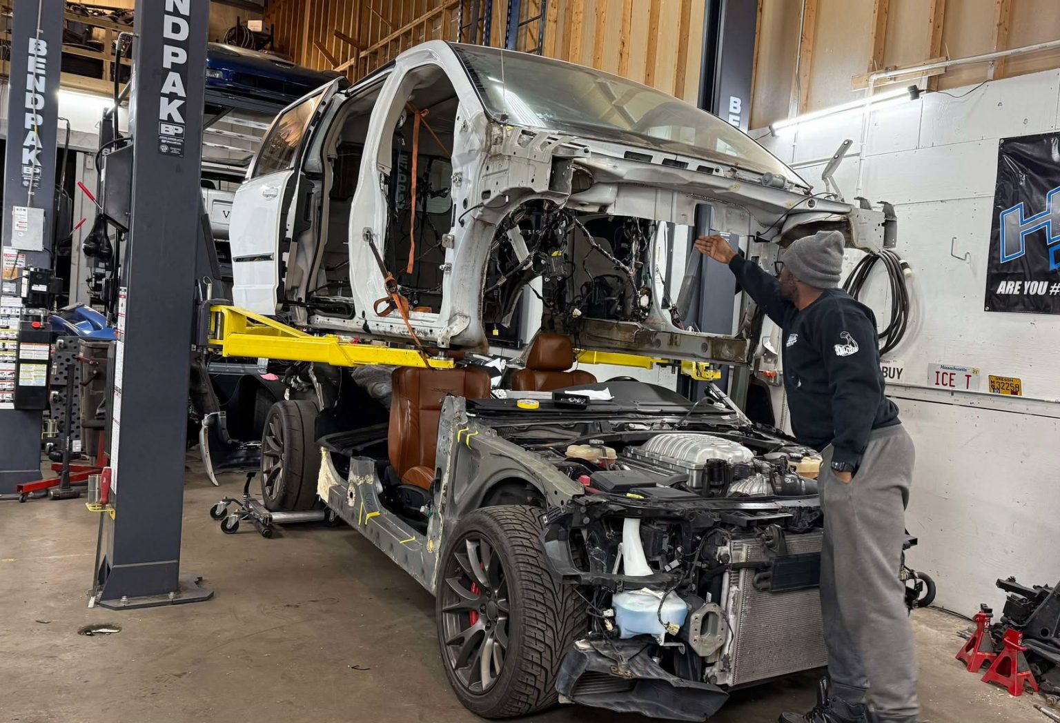 ¿Una Minivan Con Motor Hellcat?, Ya Es Una Realidad - Autoanalítica