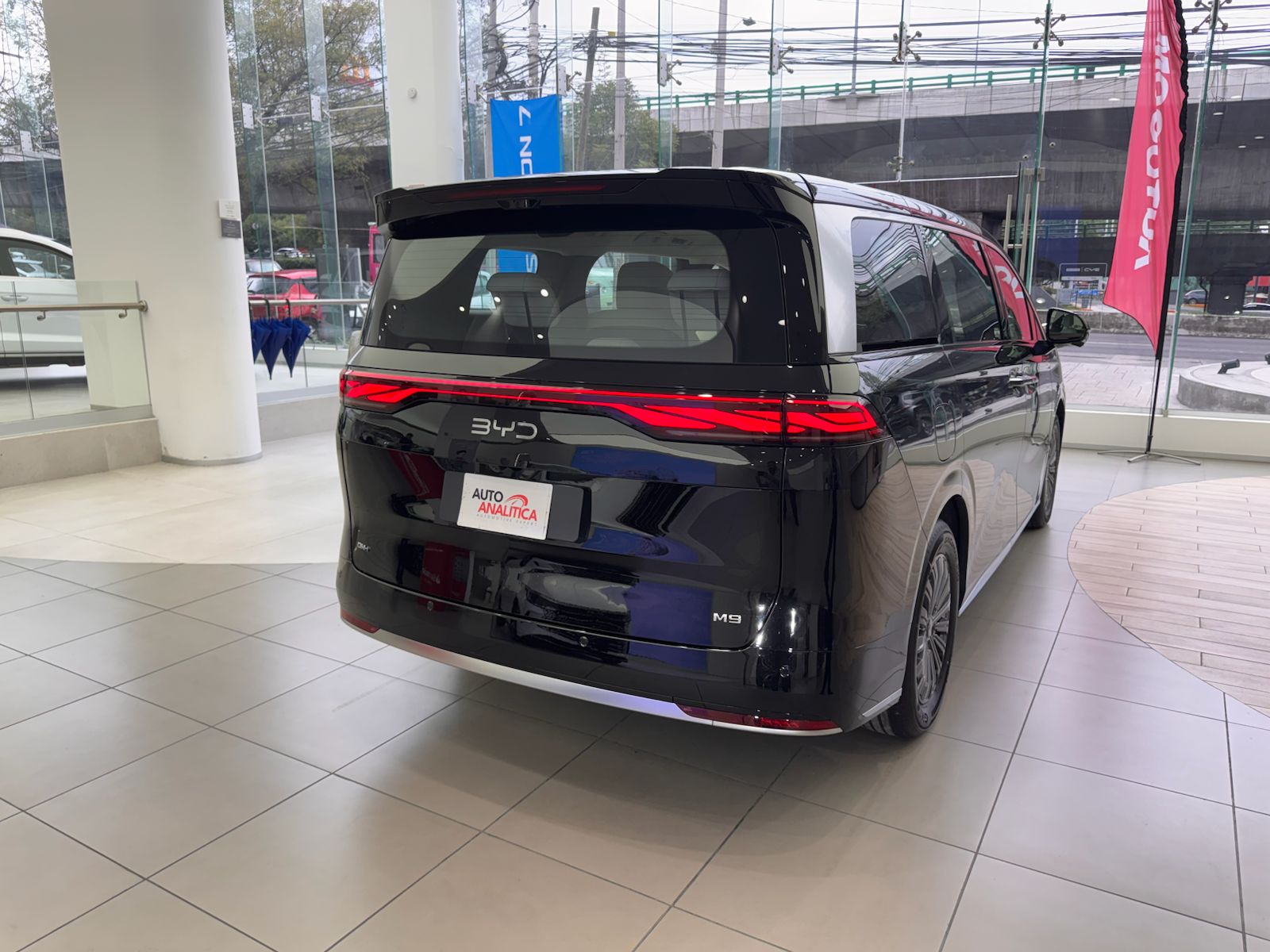 BYD M9 Ya Está Disponible En México: La Miniván Híbrida Enchufable Que ...